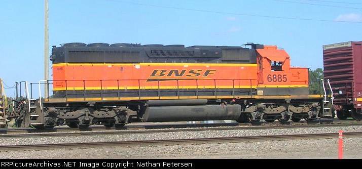 BNSF 6885